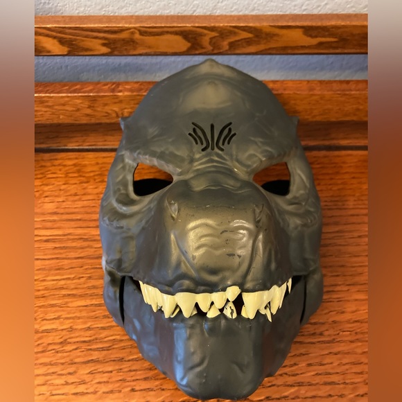jakks | Other | Godzilla King Of The Monsters Electronic Halloween Mask ...